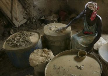 Poor People Of Haiti Eat Mud Cookies To Survive. - Truth Inside Of You